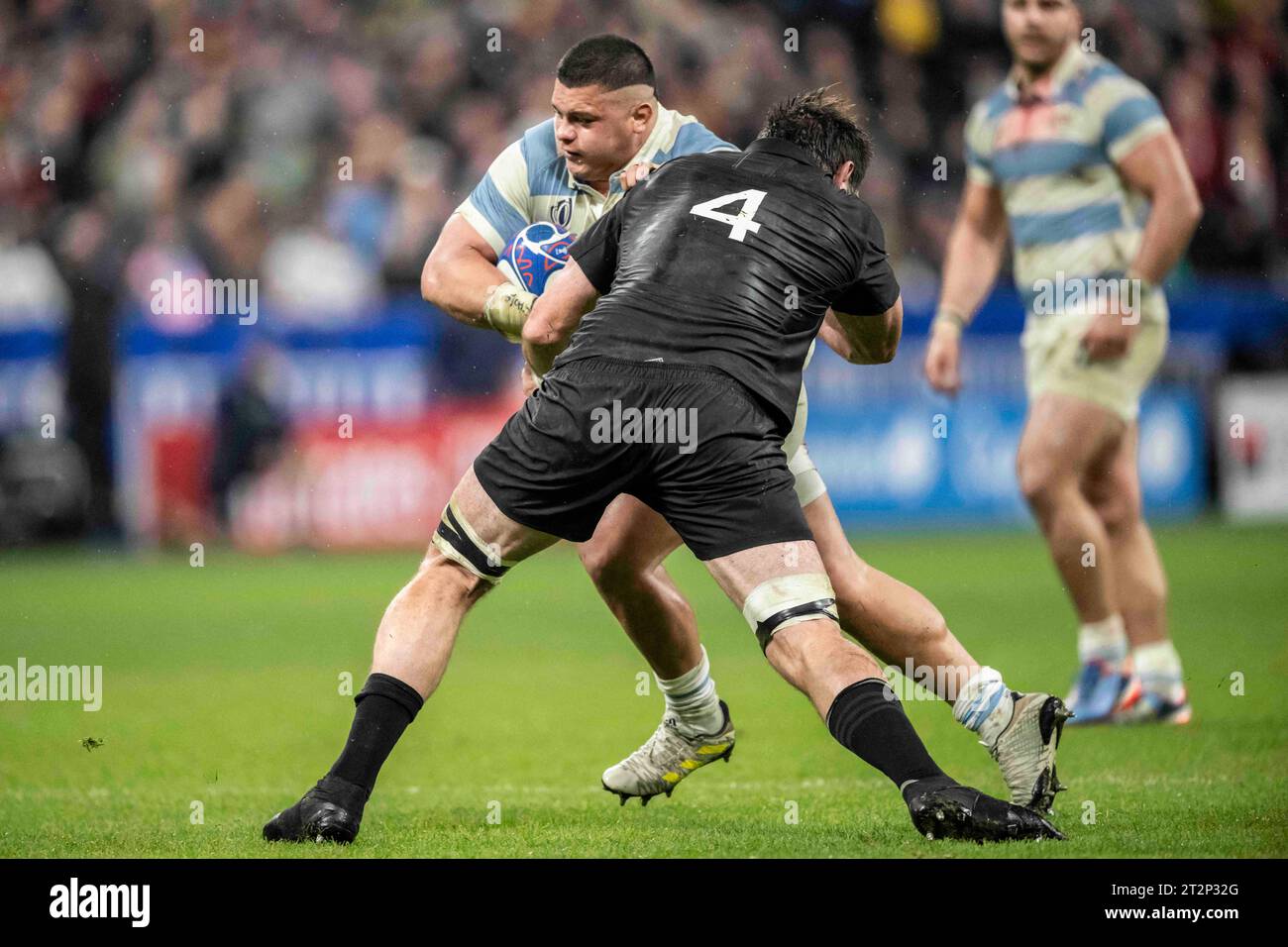 Thomas Gallo and Samuel Whitelock during the France 2023 Rugby World ...