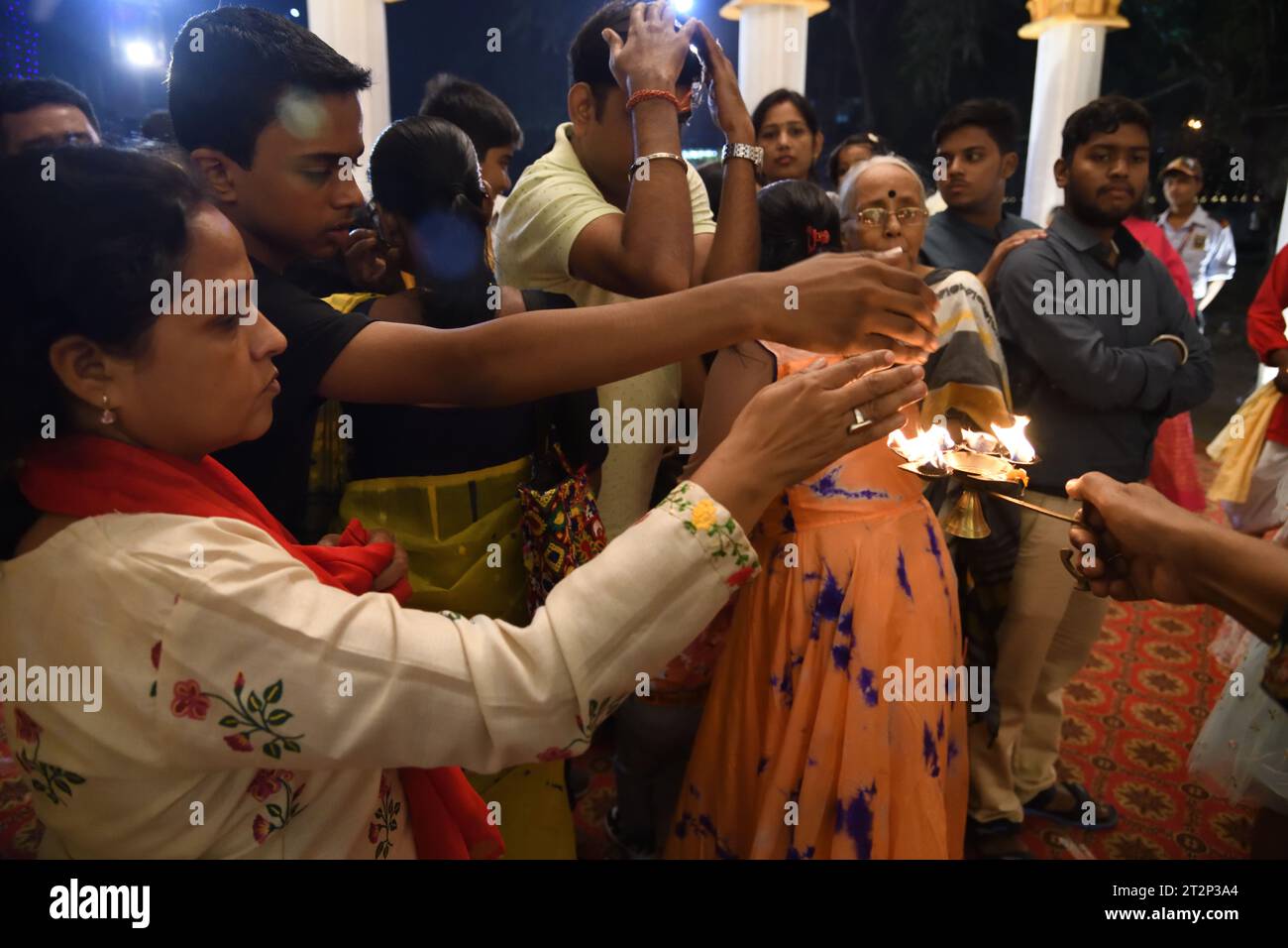 Kolkata, West Bengal, India. 20th Oct, 2023. Evening rituals of annual ...