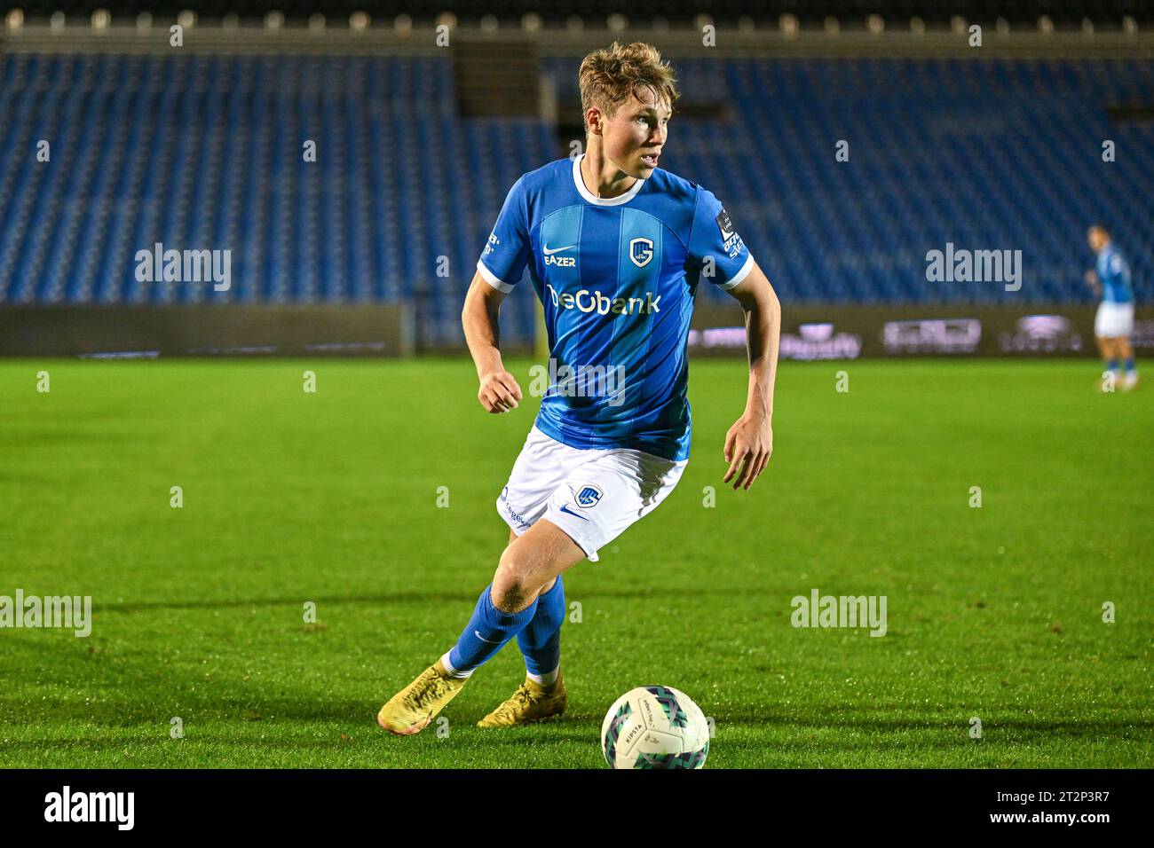 Deinze, Belgium. 20th Oct, 2023. Thomas Claes (68) of Jong Genk ...