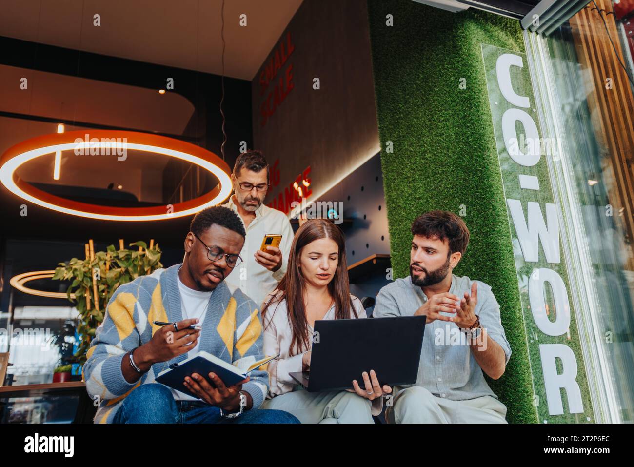 Successful Collaboration in a Dynamic Workplace Stock Photo - Alamy