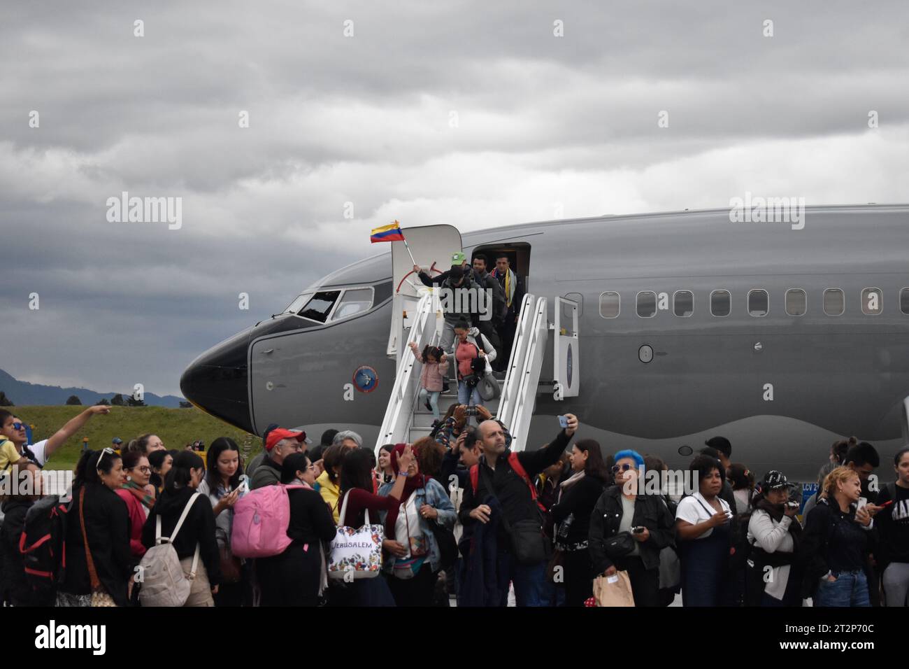 Bogota, Colombia. 14th Oct, 2023. passengers disembark Boeing 737 of ...