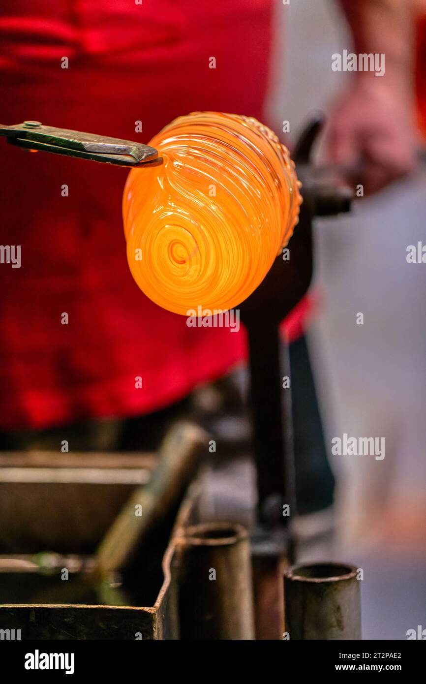 Glass blowing process shaping melted hi-res stock photography and ...
