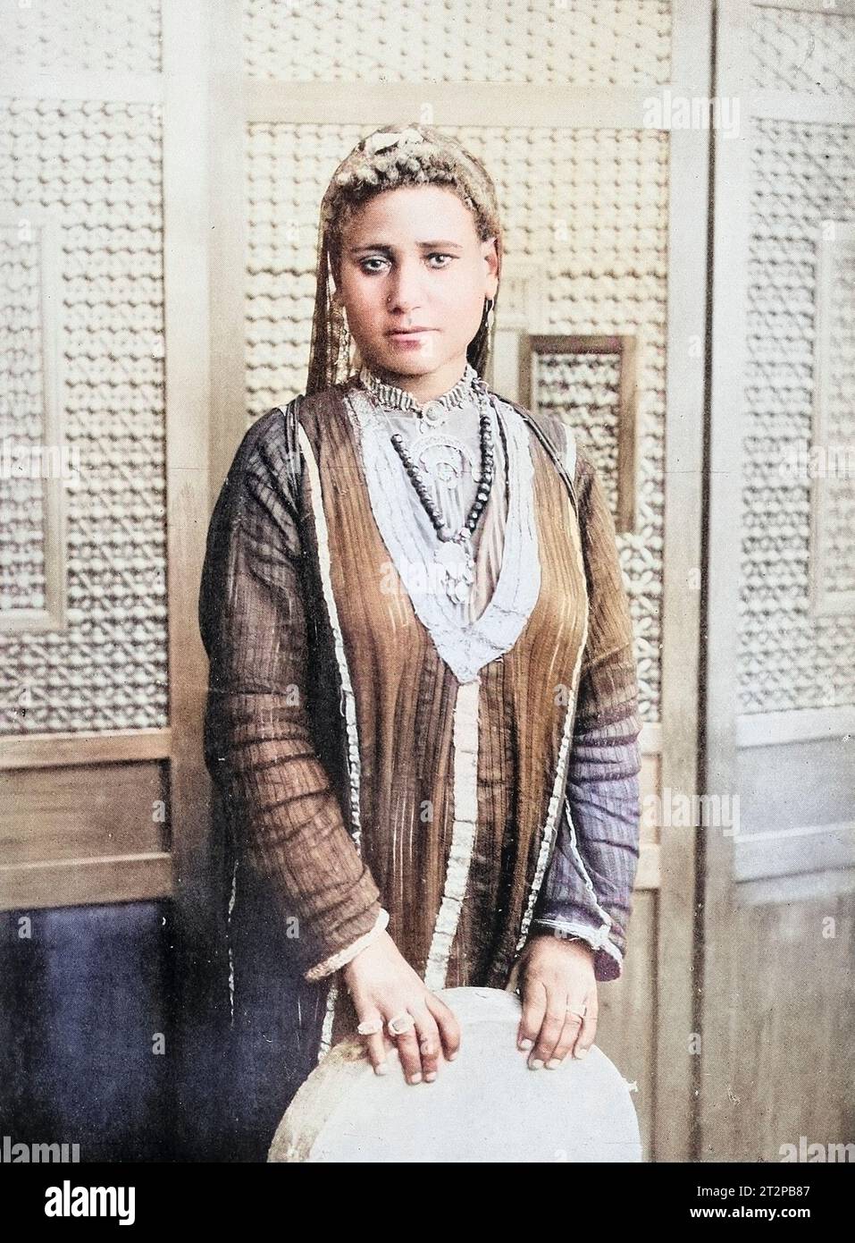 Arab singer with her tambourine Stock Photo - Alamy