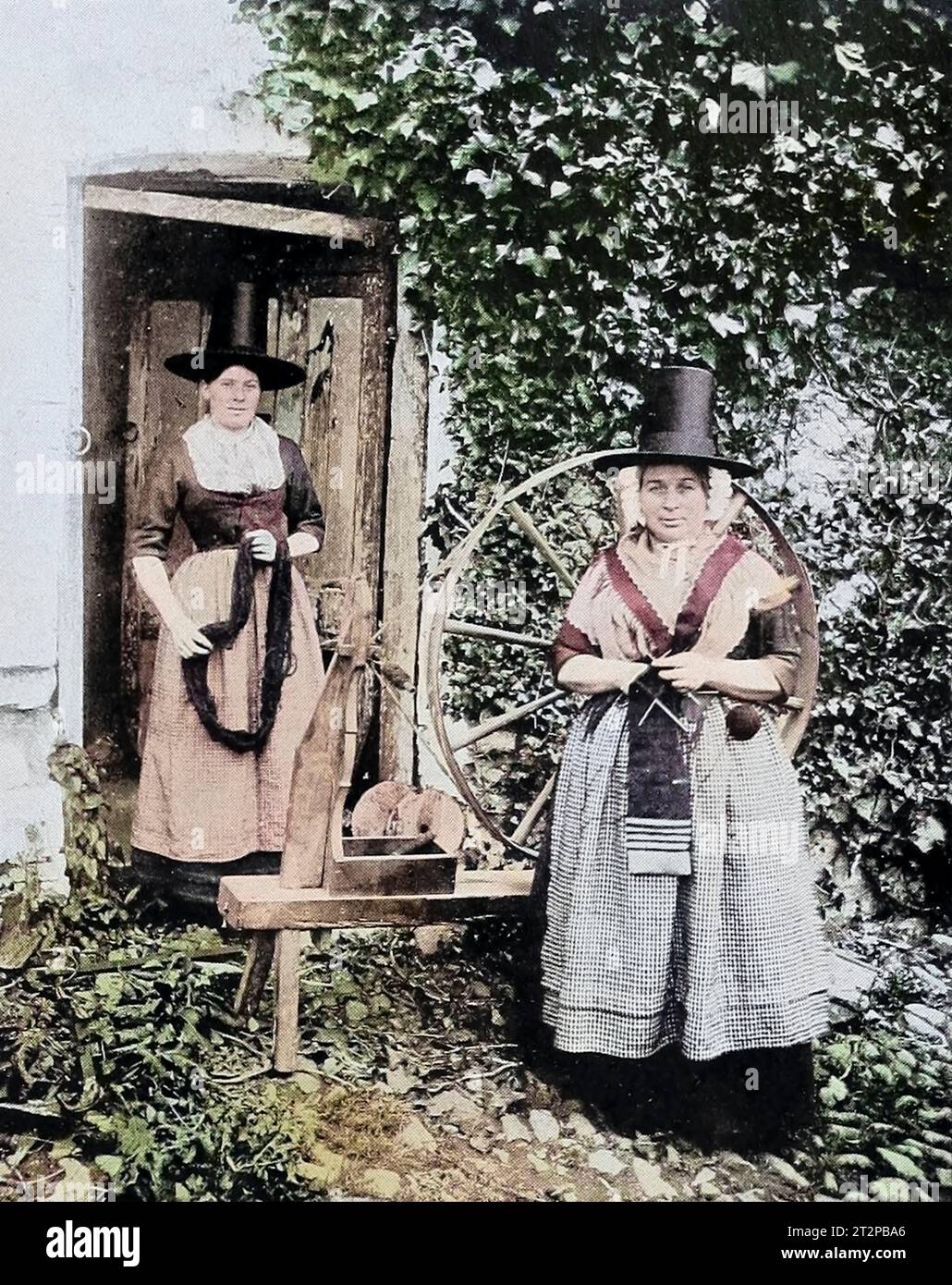 Welsh woman with spinning wheel Stock Photo - Alamy