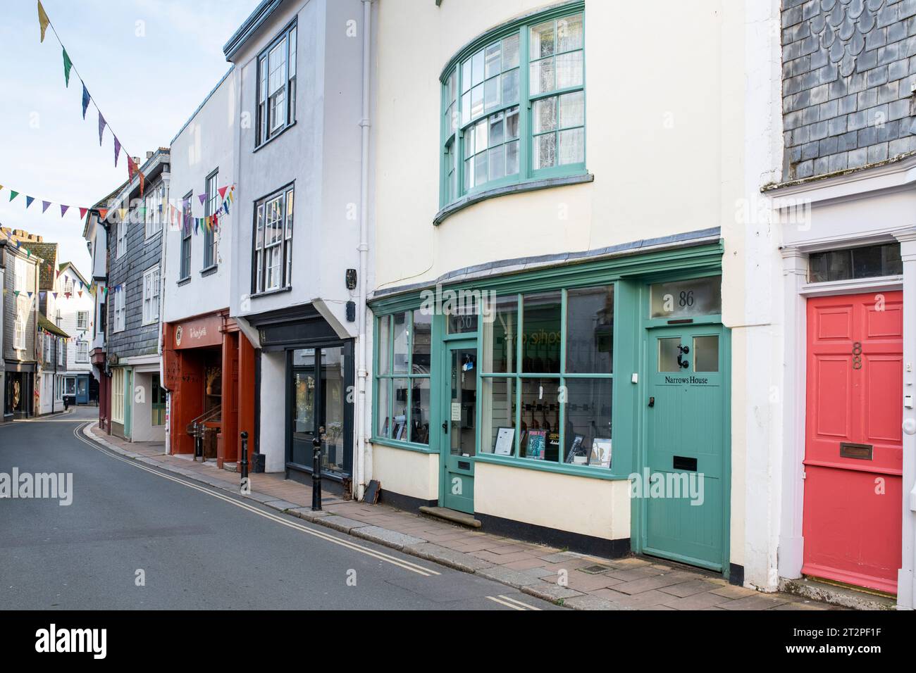Shops along the High Street. Totnes, Devon, England Stock Photo - Alamy