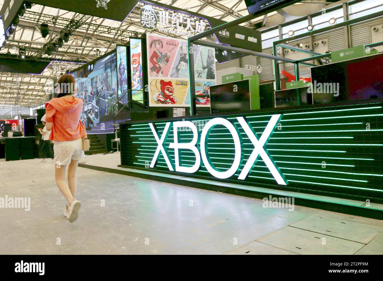 Gaming booth hi-res stock photography and images - Alamy