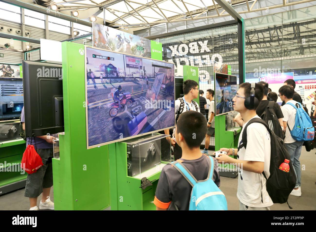 Xbox booth hi-res stock photography and images - Alamy