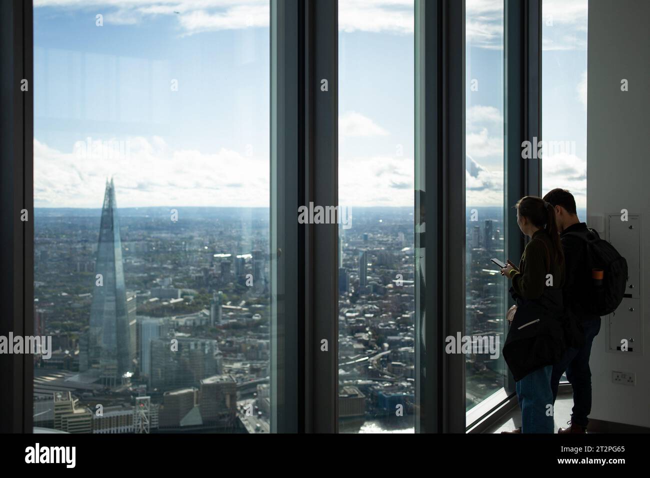 London, UK. 20th Oct, 2023. Tourists gather at Horizon 22, Europe's ...