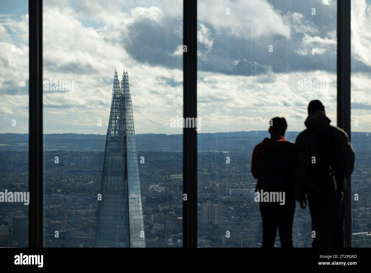 London, UK. 20th Oct, 2023. Tourists gather at Horizon 22, Europe's ...