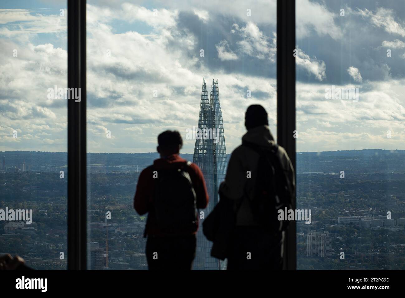 London, UK. 20th Oct, 2023. Tourists gather at Horizon 22, Europe's ...