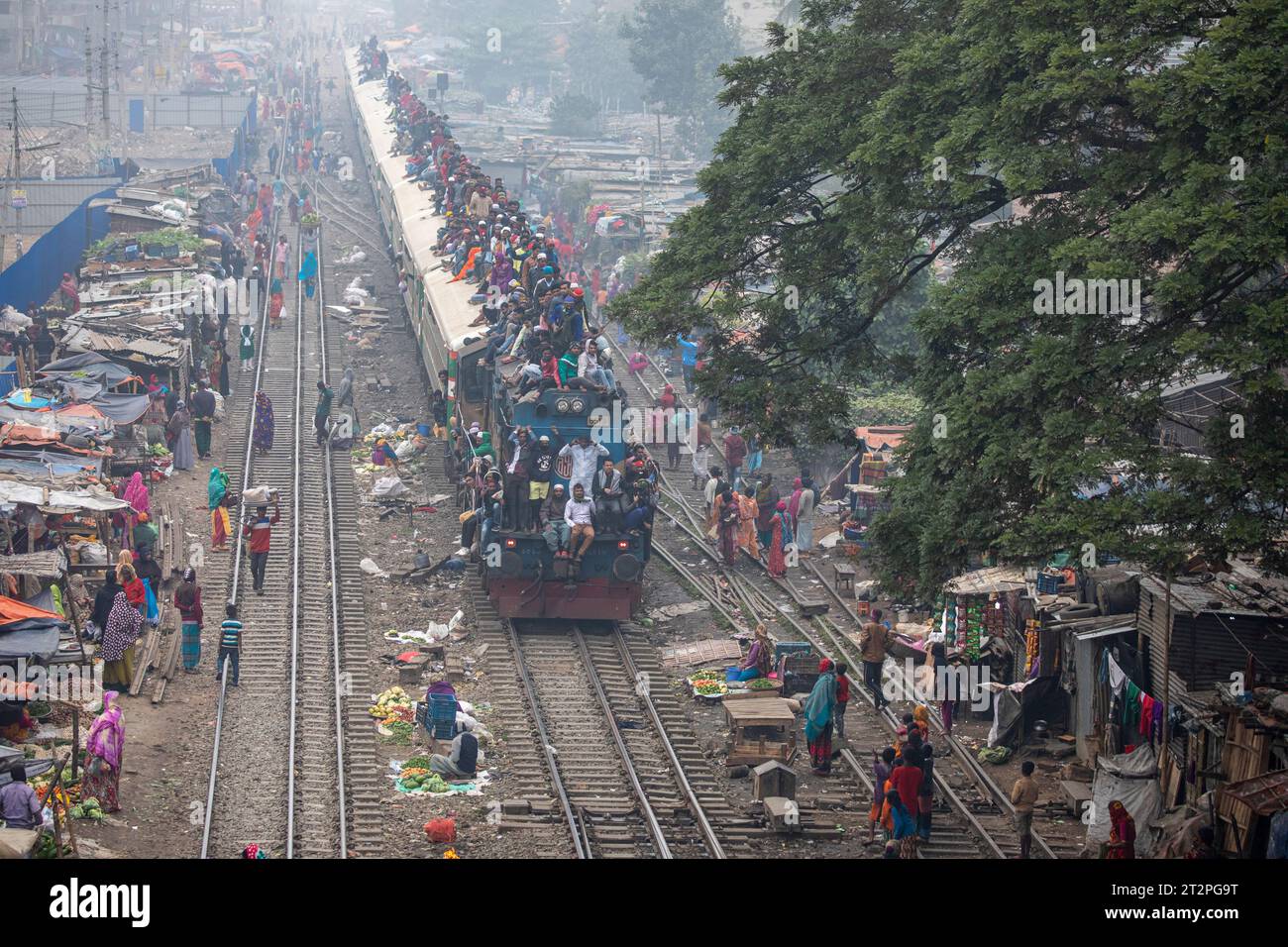 Devotees return home after attending the Akheri Munajat or final ...