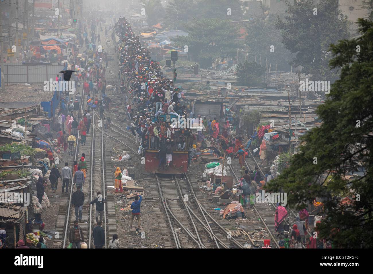 Devotees return home after attending the Akheri Munajat or final ...
