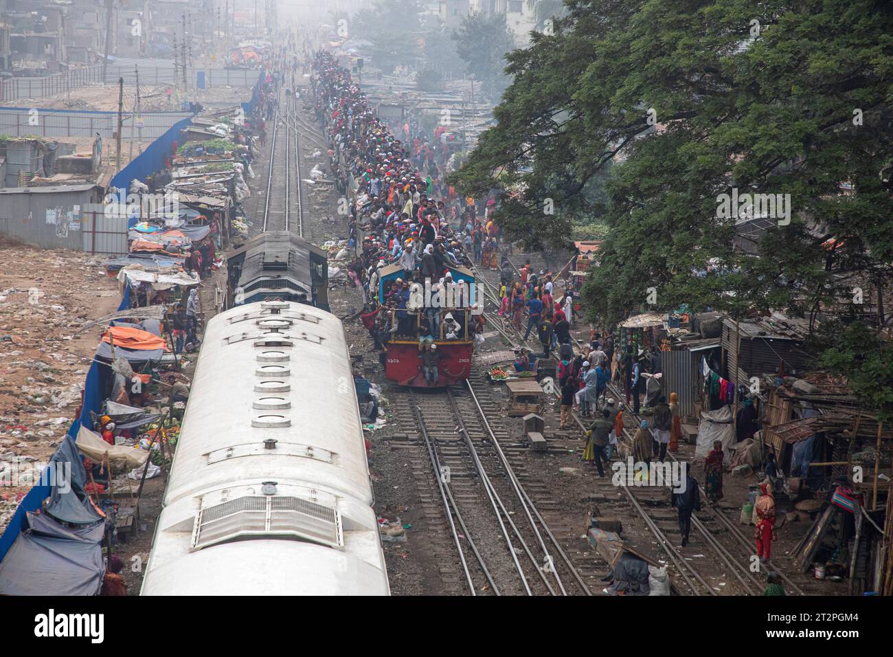 Devotees return home after attending the Akheri Munajat or final ...