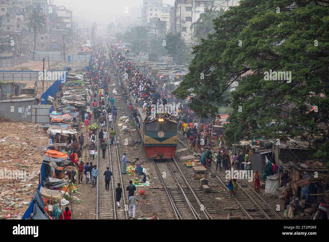 Devotees return home after attending the Akheri Munajat or final ...