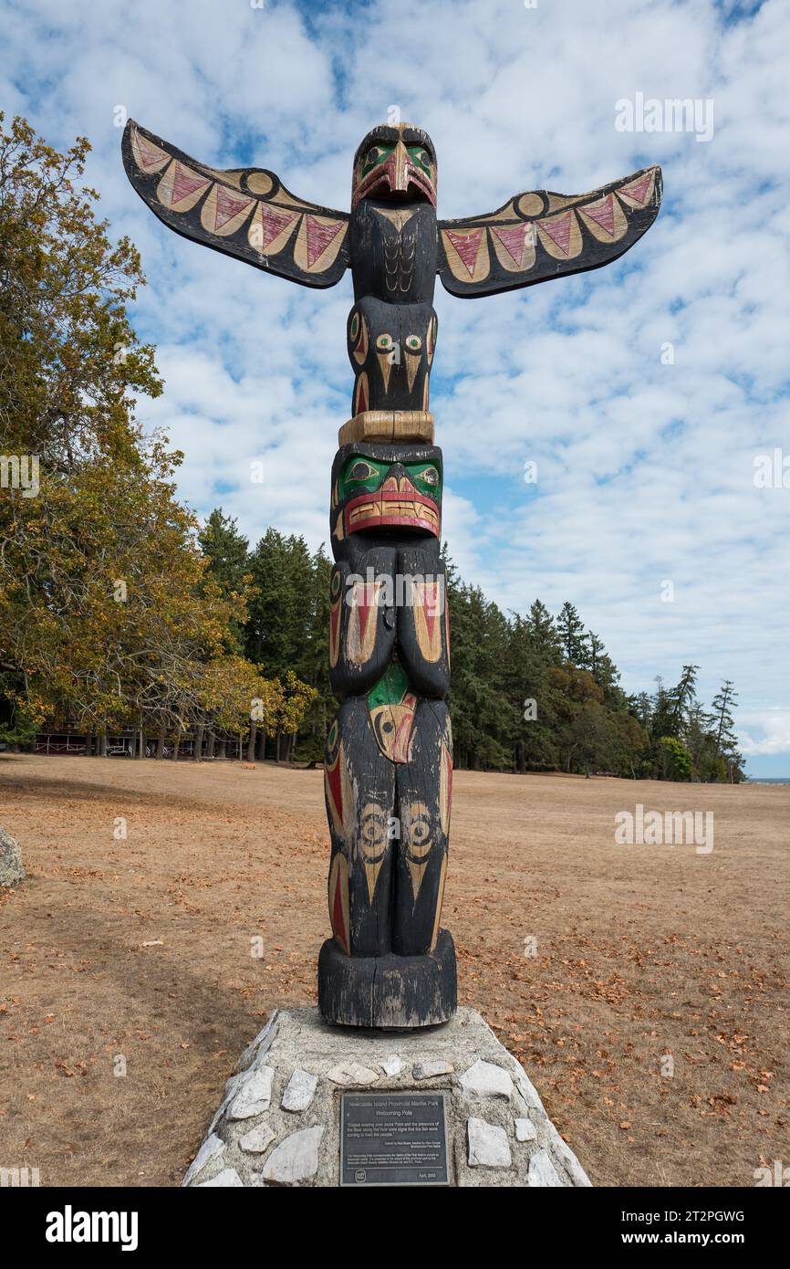 First Nation.welcoming totem pole at Saysutshun (Newcastle Island) near ...