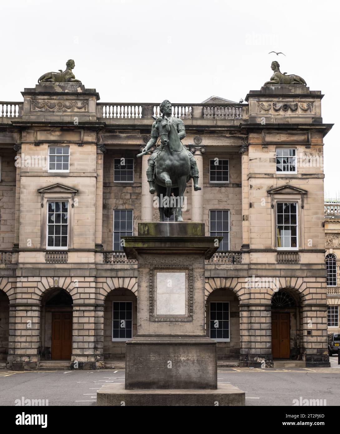 statue of Charles II at Parliament Square, Edinburgh, Scotland Stock ...
