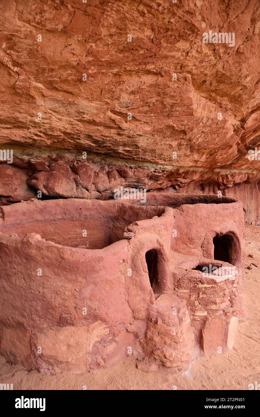 ancient horsecollar native american ruins in natural bridges national ...