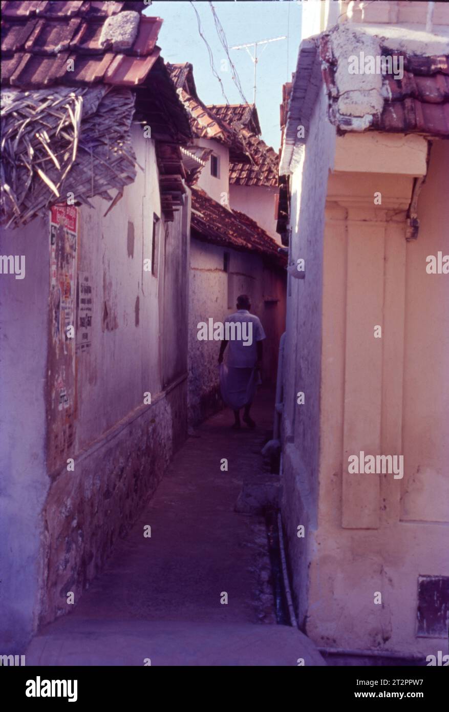 Small lane in india hi-res stock photography and images - Alamy