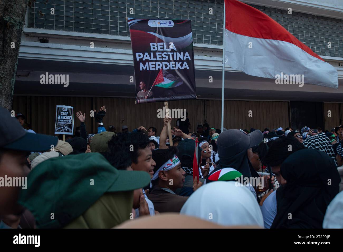 ACTION FOR PALESTINE IN BANDUNG Thousands of Muslims who are members of ...