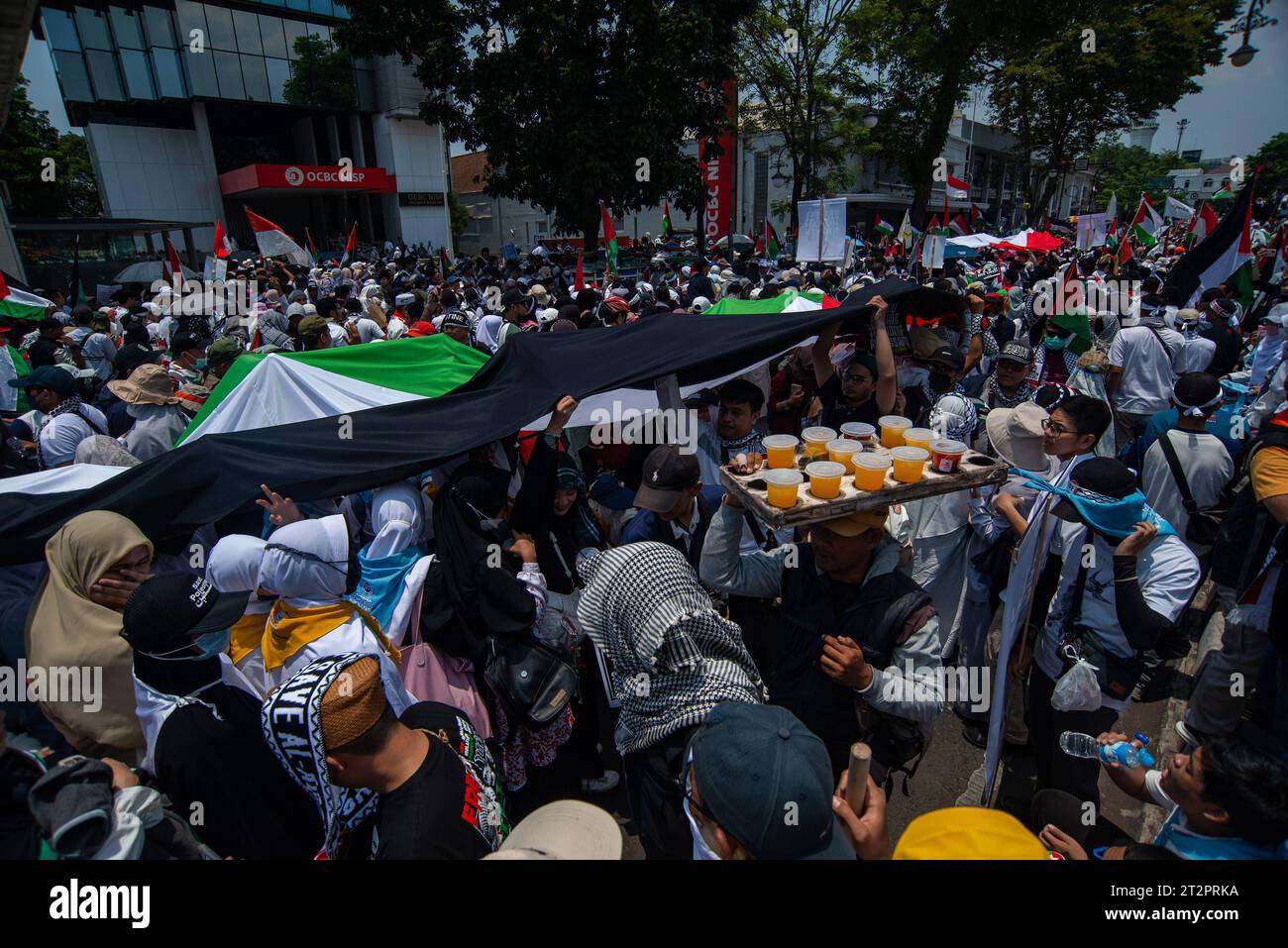 ACTION FOR PALESTINE IN BANDUNG Thousands of Muslims who are members of ...