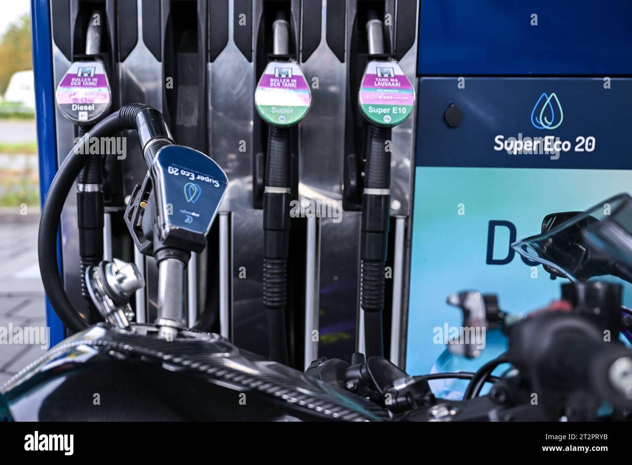 18.10.2023, E20 Tankstelle Mannheim, Tanken mit Super Eco 20 Mannheim ...