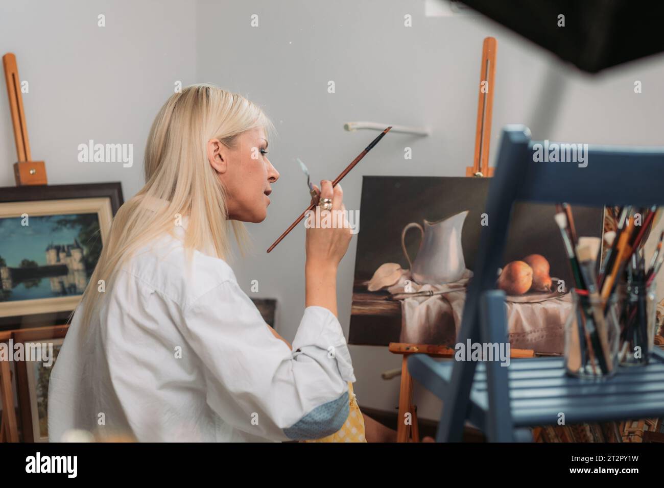 Female painter hi-res stock photography and images - Alamy