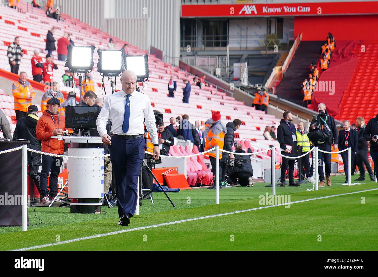 Everton manager Sean Dyche on the pitch ahead of the Premier League ...