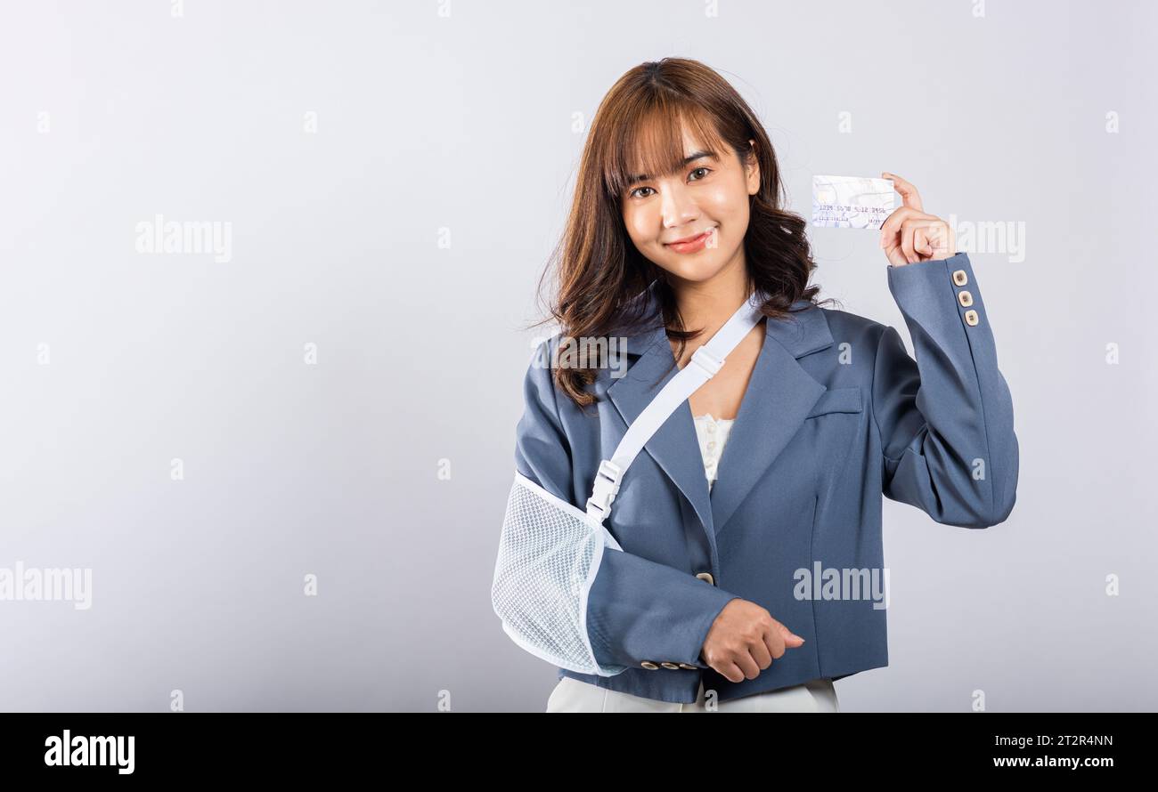 Despite broken wrist hi-res stock photography and images - Alamy