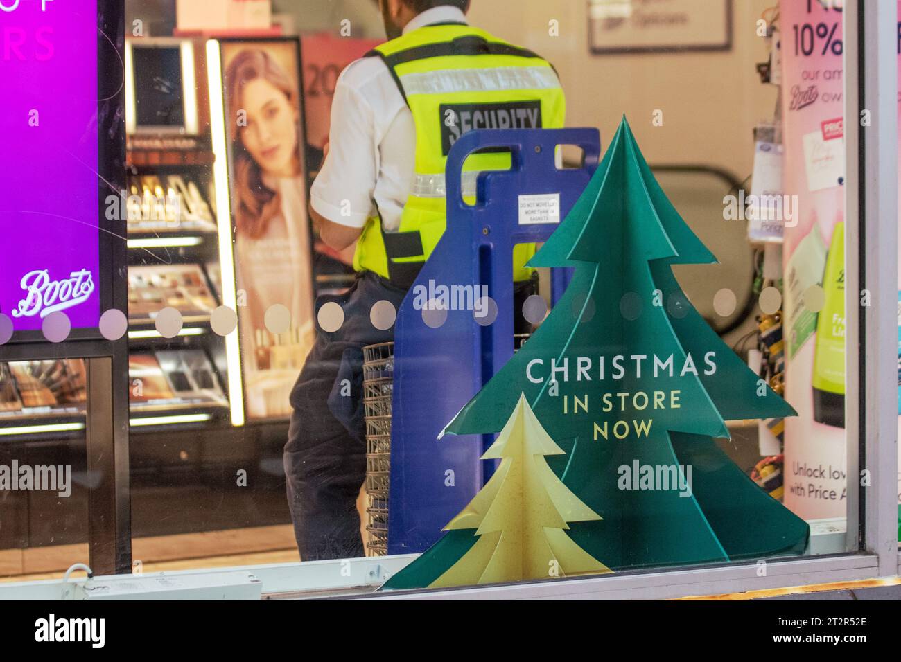 Shoplifting incidents hi-res stock photography and images - Alamy