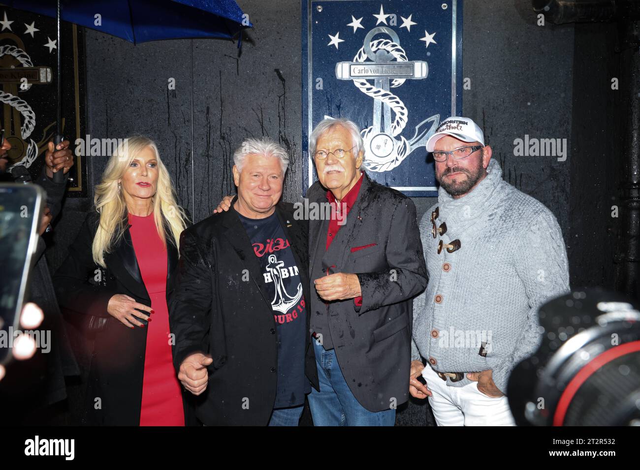 Zur Ritze: Carlo von Tiedemann, 80. Geburtstag, Hamburg, 20.10.2023 v.l ...