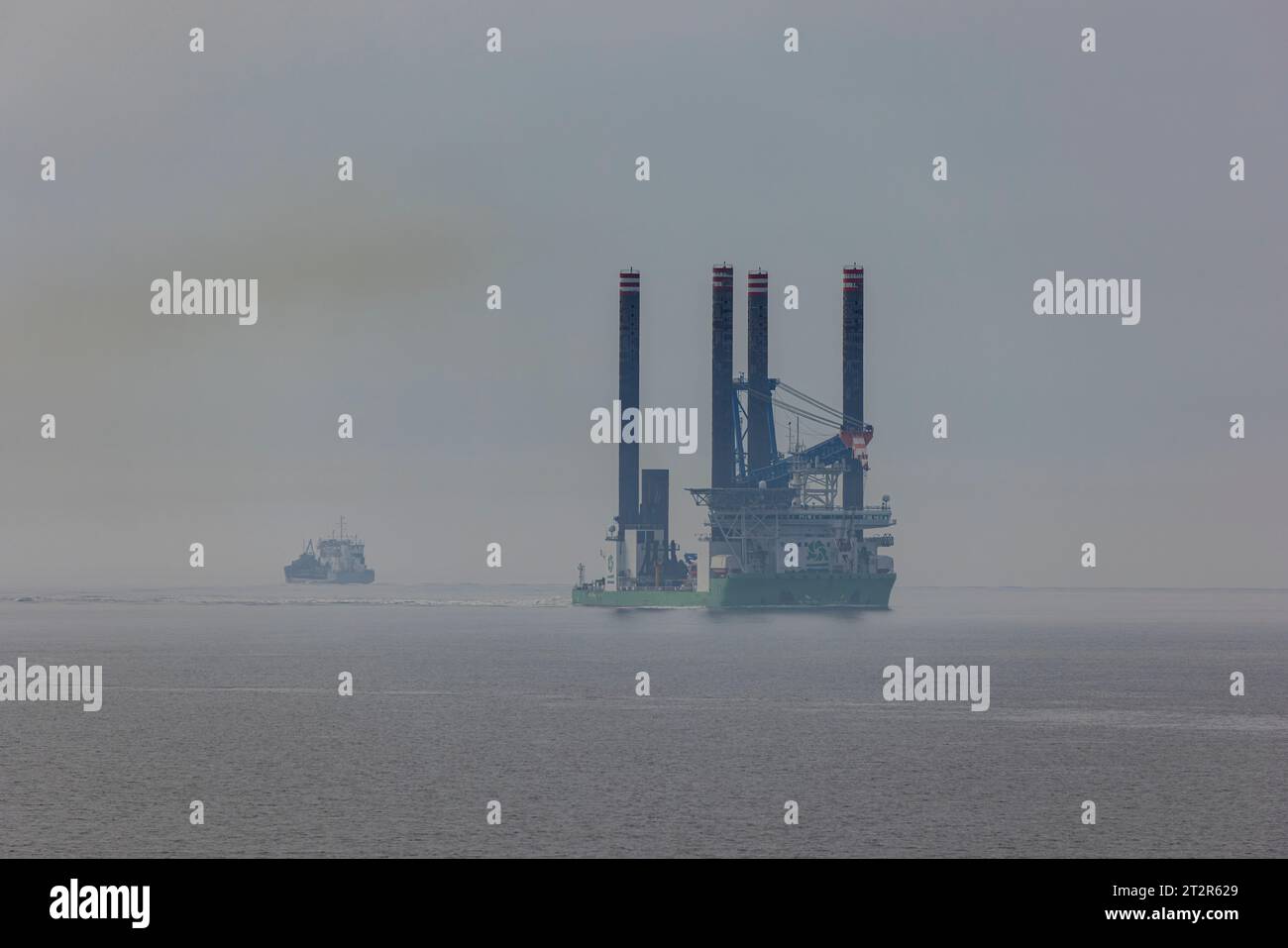 Sea Challenger appears out of the hazy Severn estuary Stock Photo - Alamy