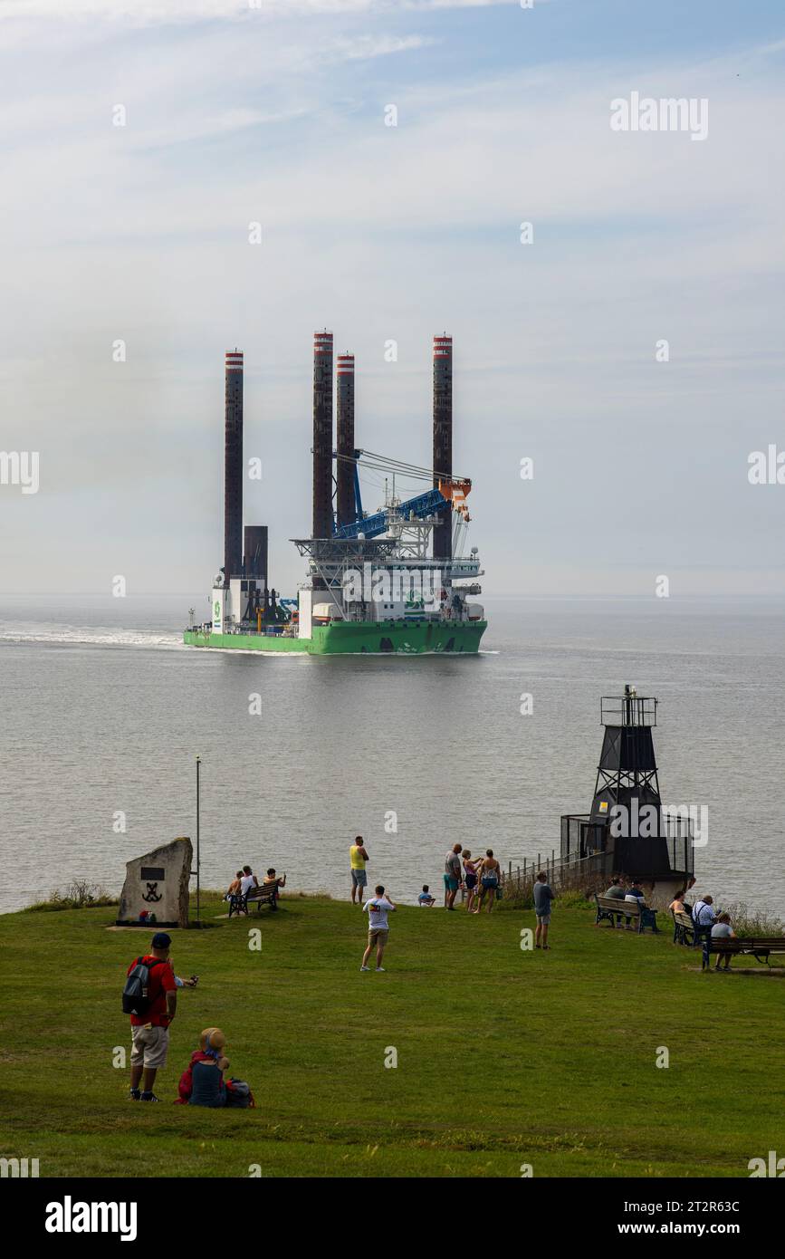 Jack up work vessel hi-res stock photography and images - Alamy