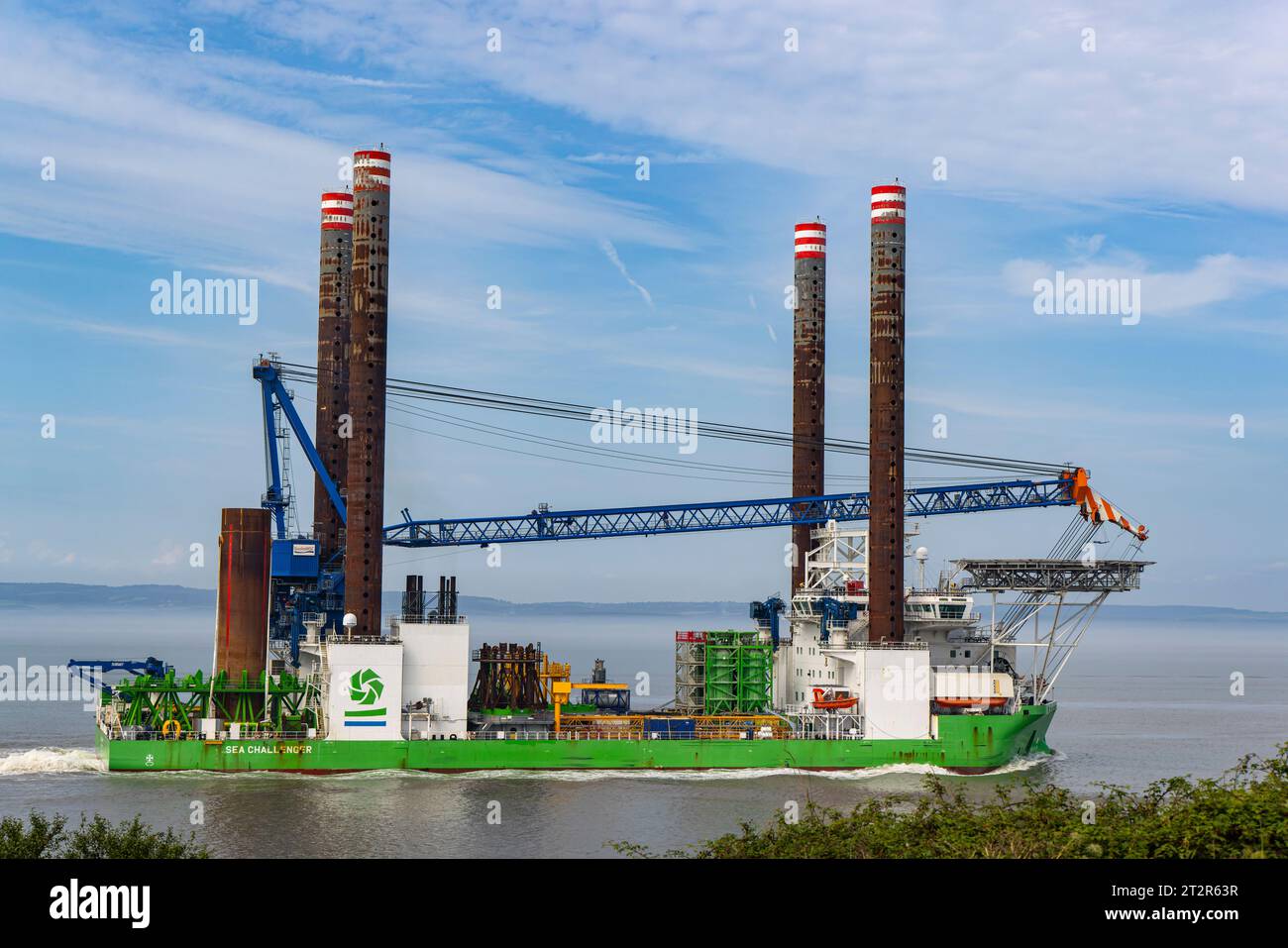 Jack-up vessel with heavy lift crane Sea Challenger heading for port ...