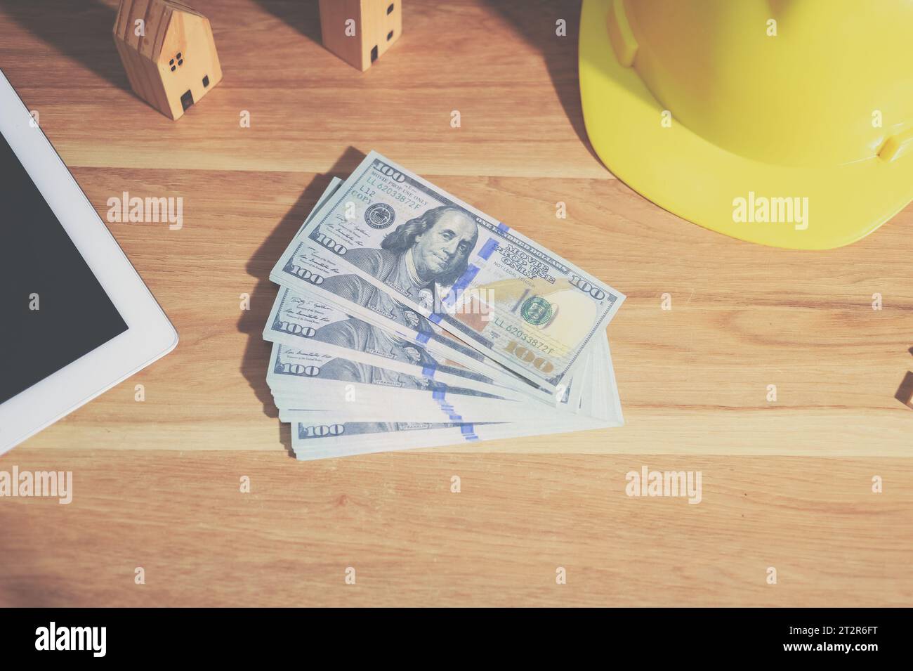 Engineer sitting and counting dollar bills Stock Photo - Alamy