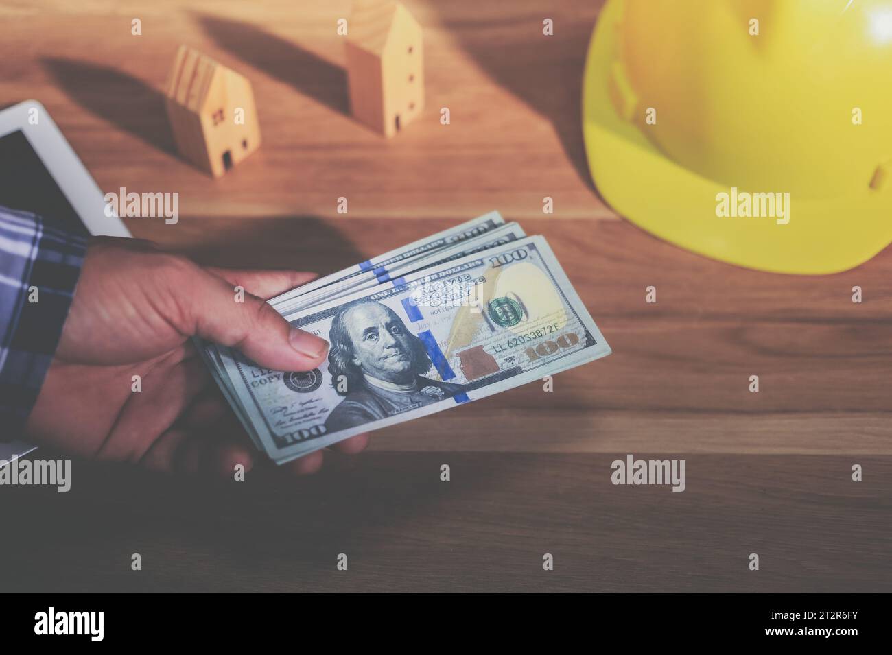 Counting dollar bills hi-res stock photography and images - Alamy