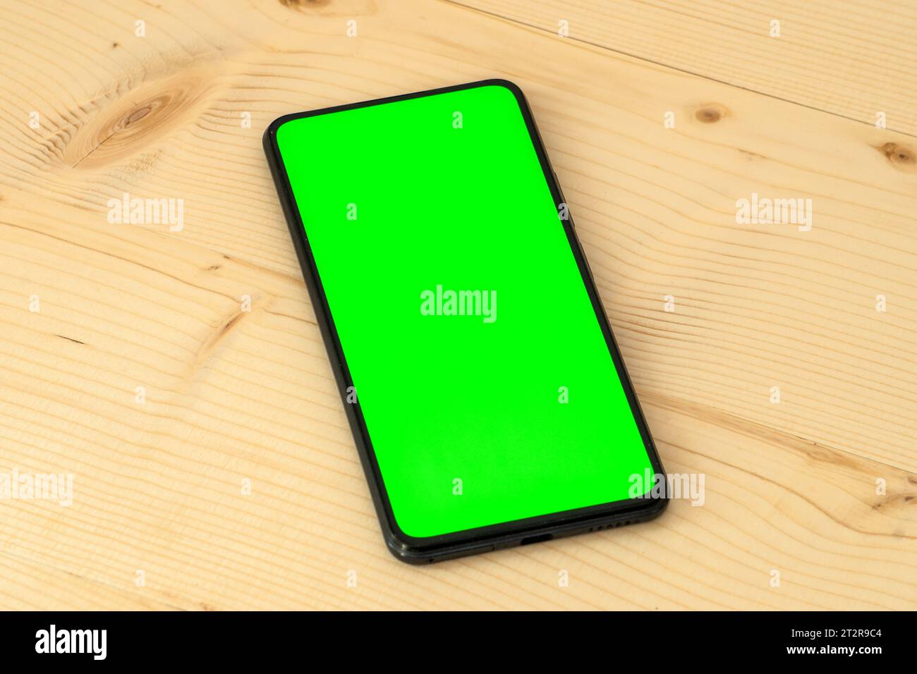 Green screen smartphone on desk hi-res stock photography and images - Alamy