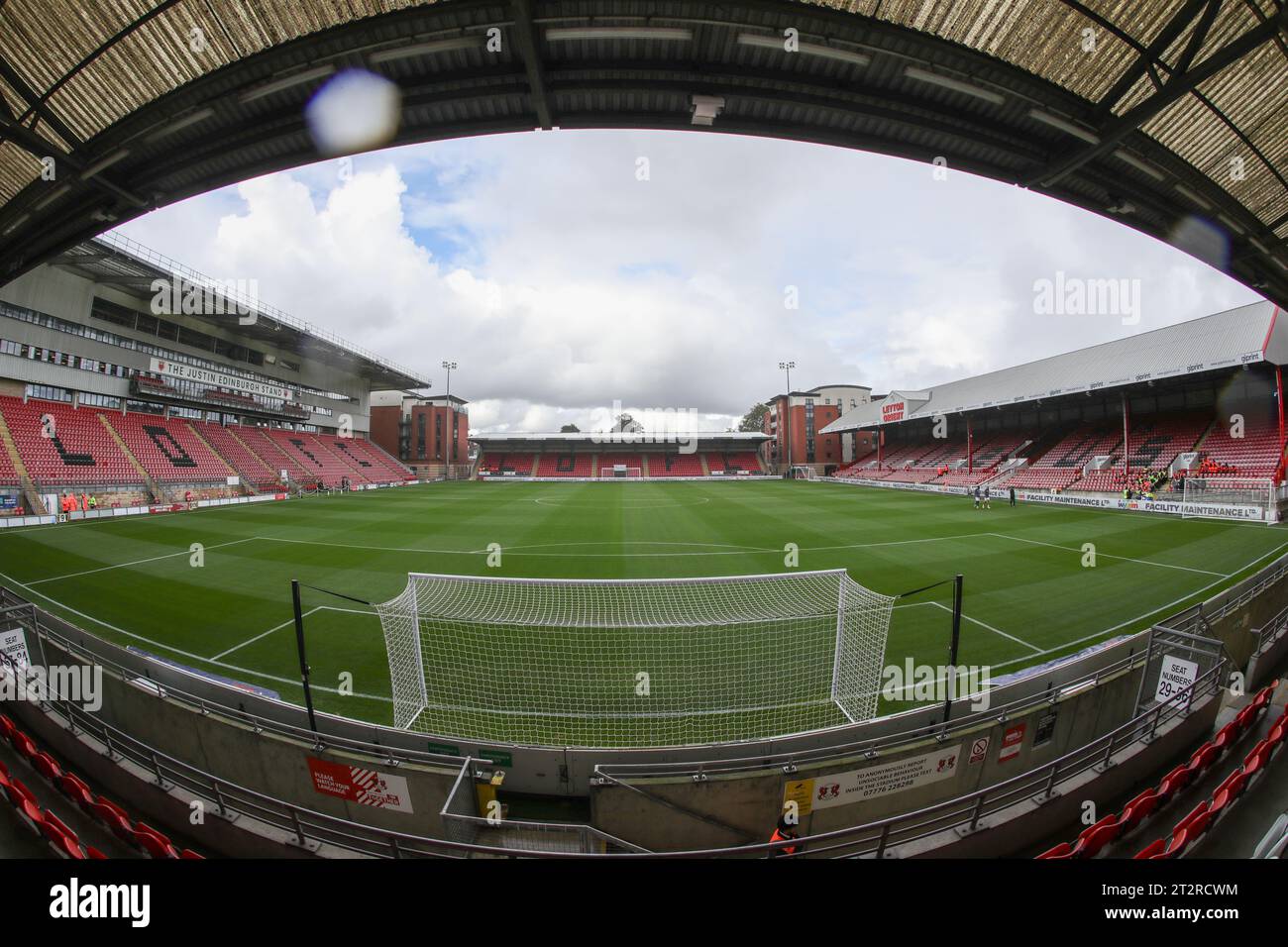 Leyton orient stadium general view hi-res stock photography and images ...