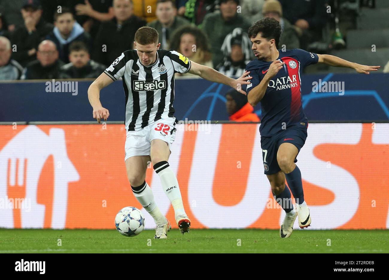 Elliot Anderson of Newcastle United. - Newcastle United v Paris Saint ...