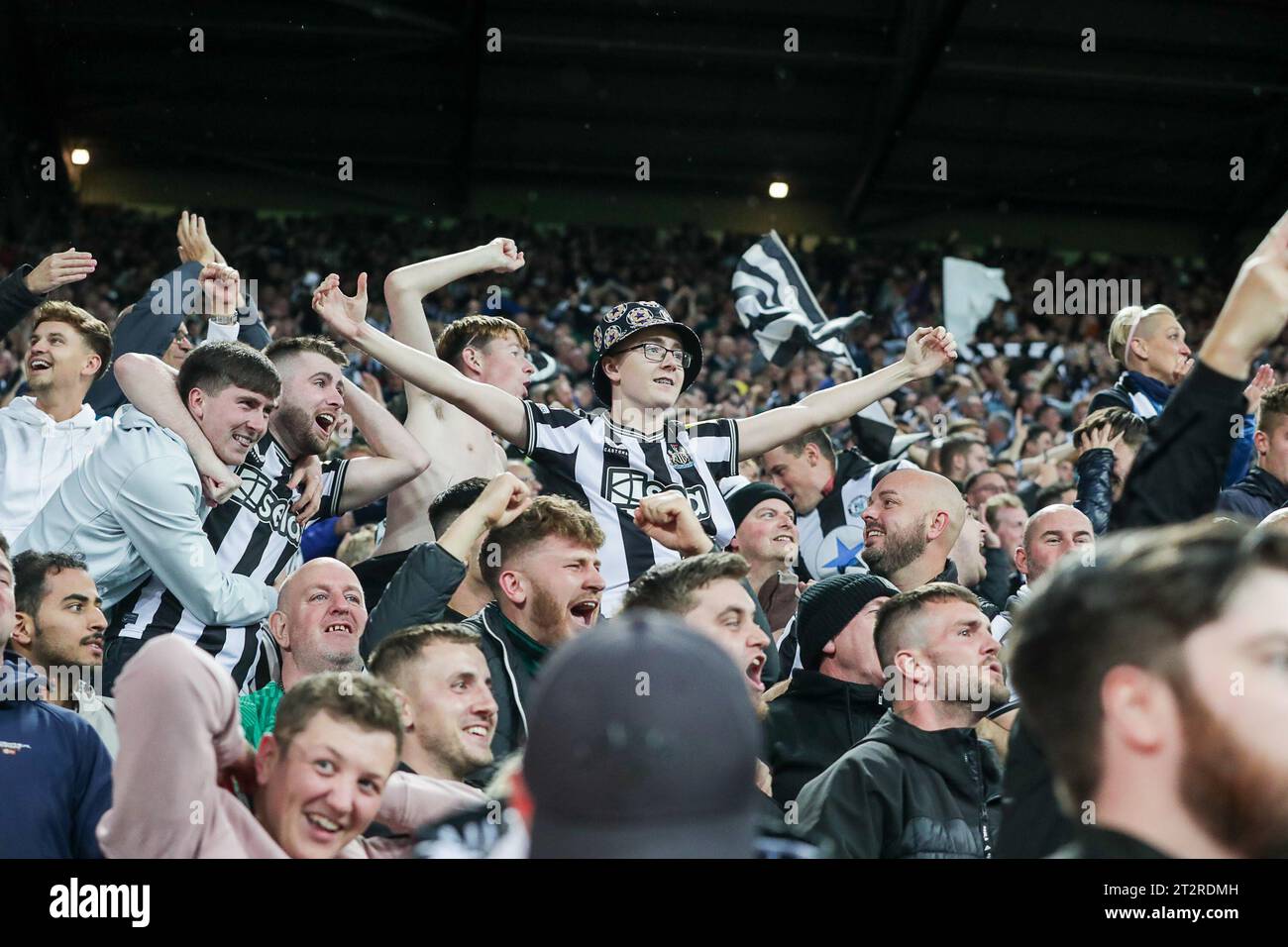 Newcastle united fans hi-res stock photography and images - Alamy