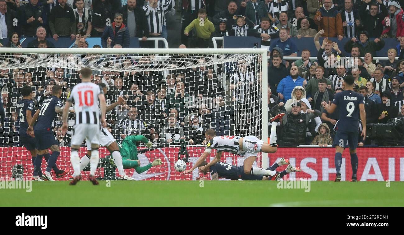 GOAL 2-0, Dan Burn of Newcastle United scores after Video Assistant ...