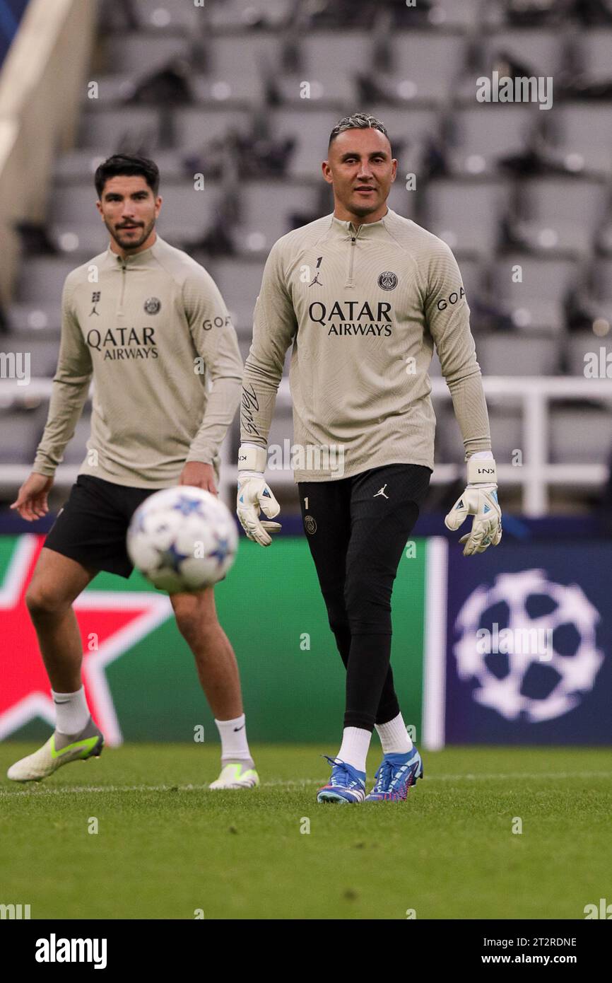 Keylor Navas of Paris Saint-Germain - Paris Saint-Germain training ...