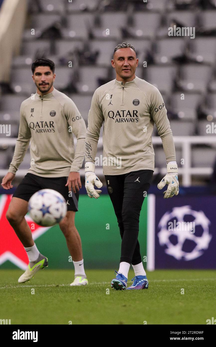 Keylor Navas of Paris Saint-Germain - Paris Saint-Germain training ...