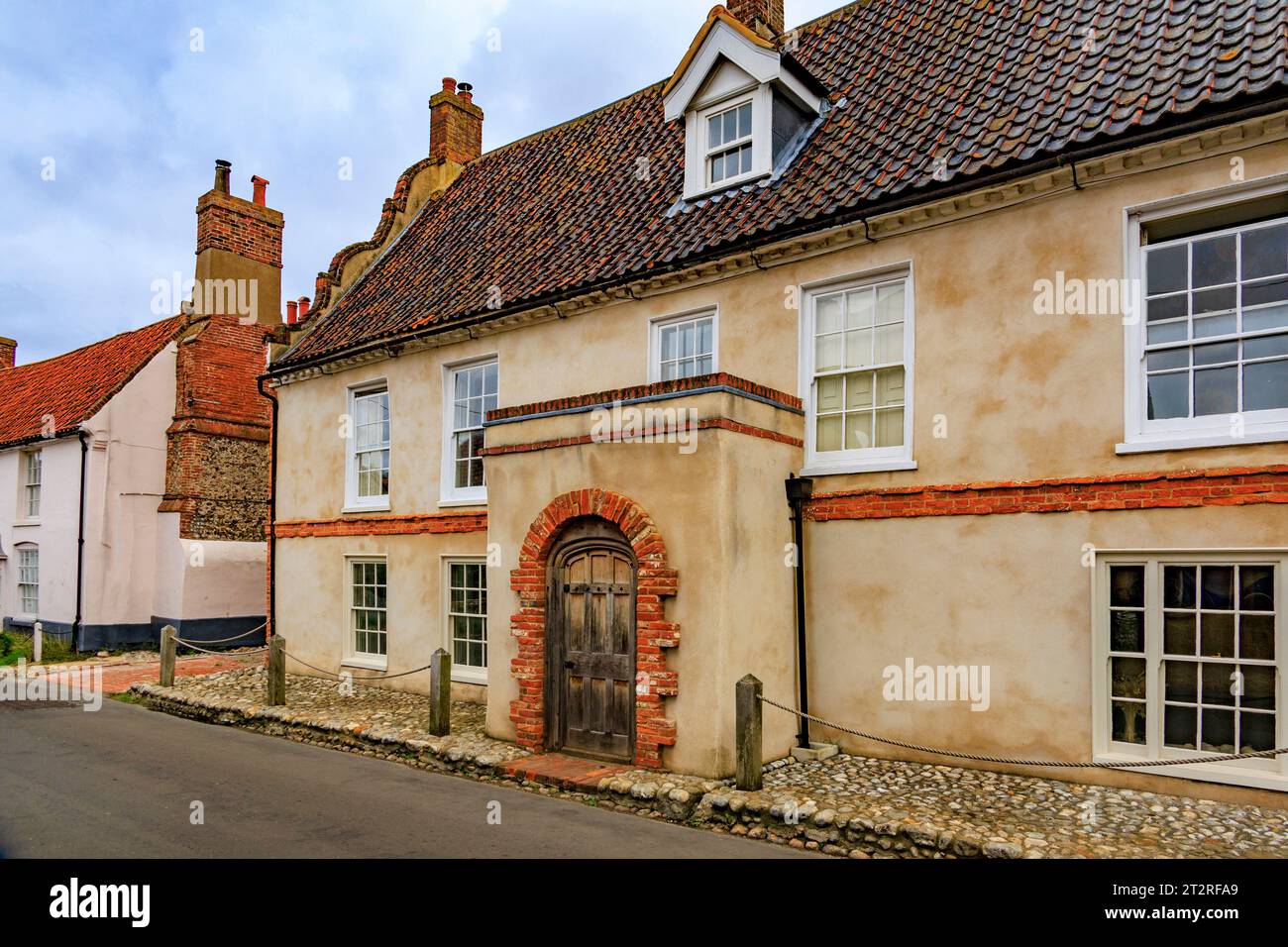 Dutch gable house hi-res stock photography and images - Alamy