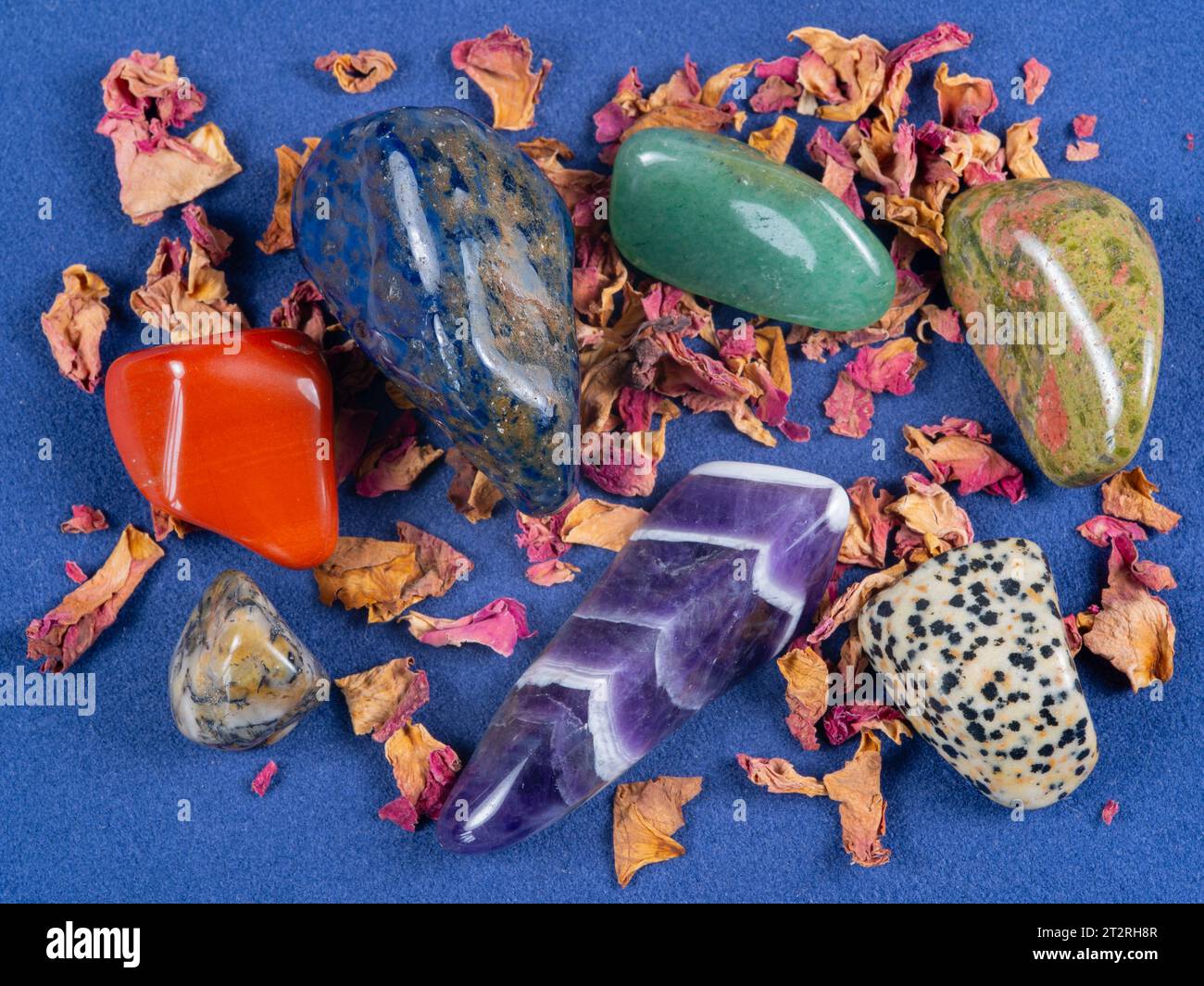 Healing crystals hi-res stock photography and images - Alamy