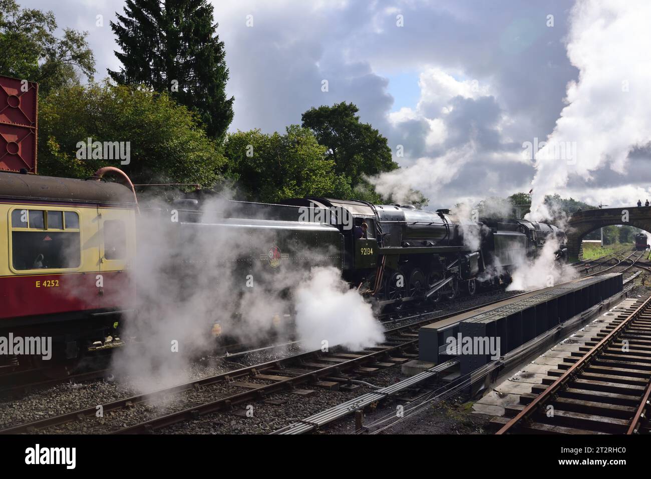 Double heading BR Standard Class 9F's Nos 92214 and 92134 making a ...