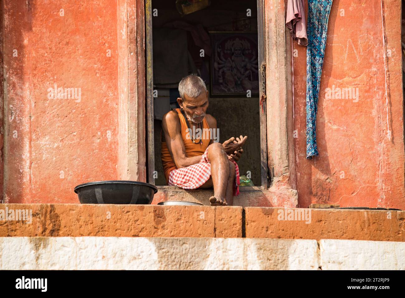 Priest in meditation 鑑真像 hi-res stock photography and images - Alamy