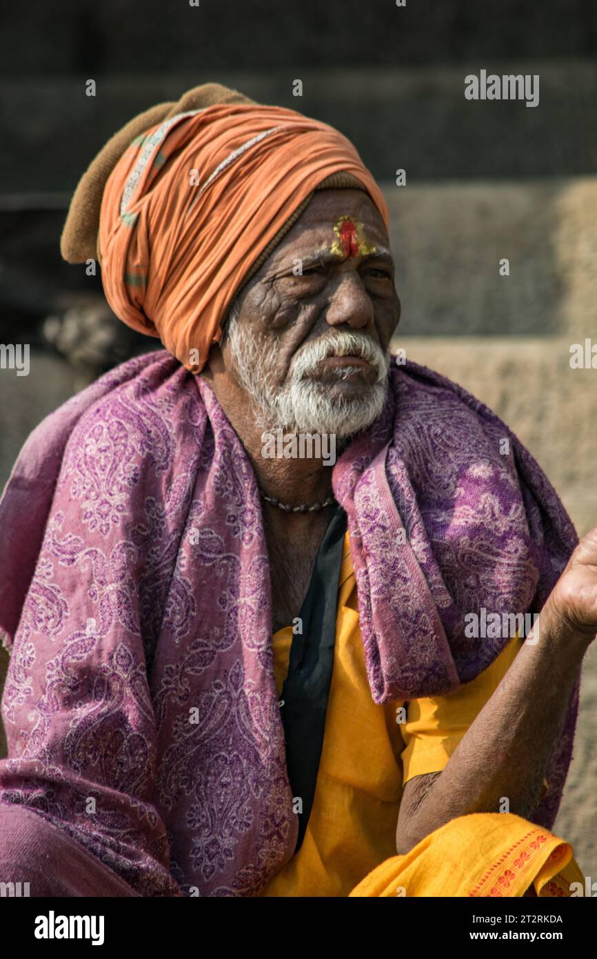 Sadhu naga baba blessing man hi-res stock photography and images - Alamy