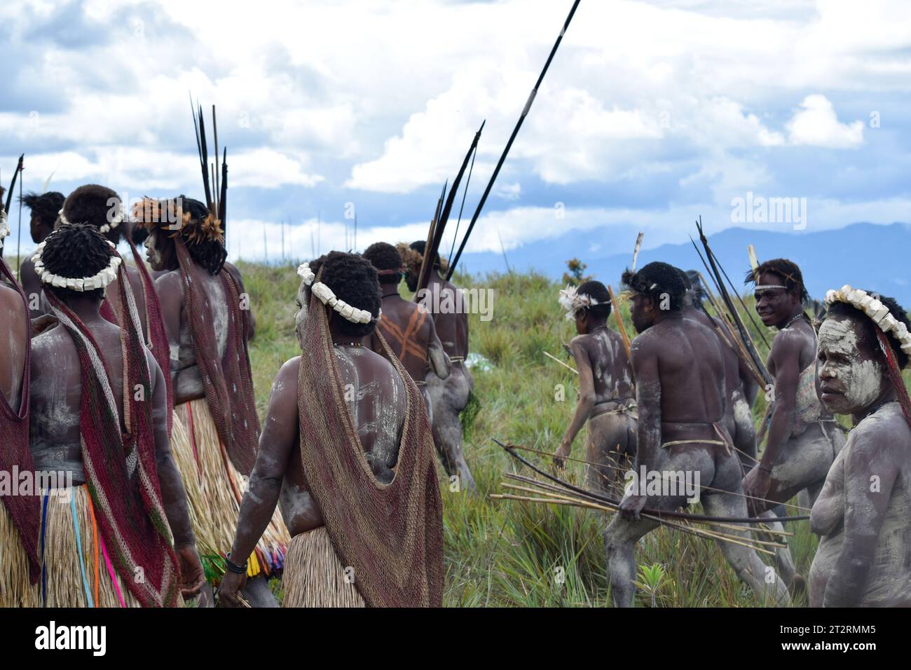 Warriors of the Dani Tribe at Baliem valley Stock Photo - Alamy