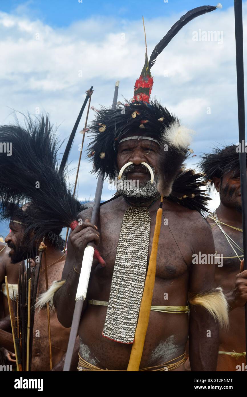 Dani tribe warriors hi-res stock photography and images - Alamy