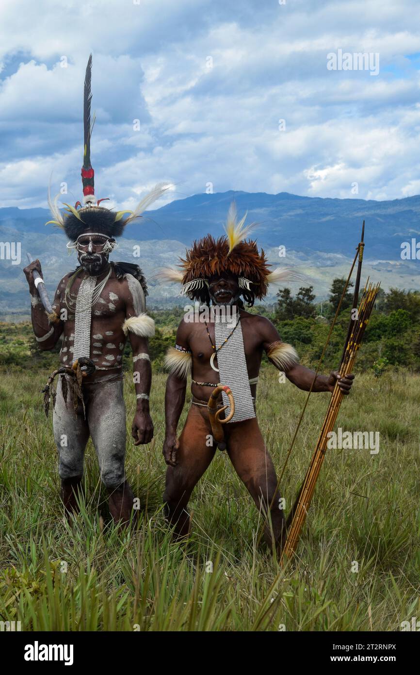 Warriors of the Dani Tribe at Baliem valley Stock Photo - Alamy